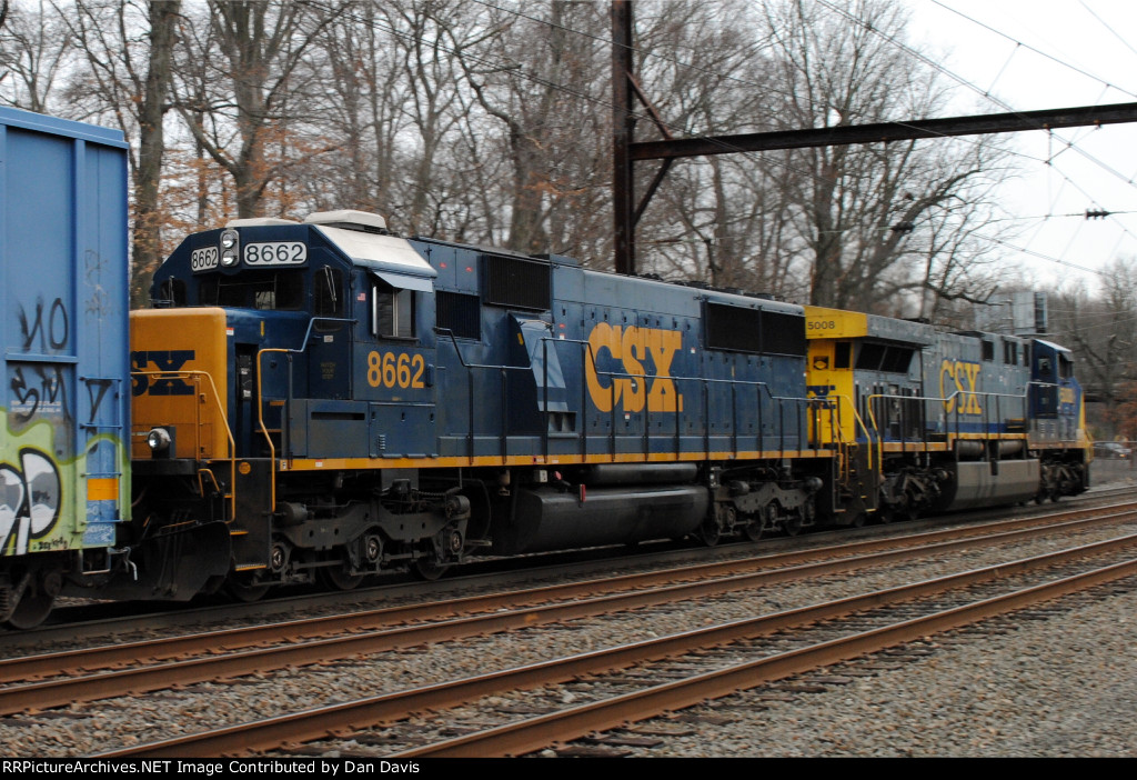 CSX SD50-3 8662 on Q439-04